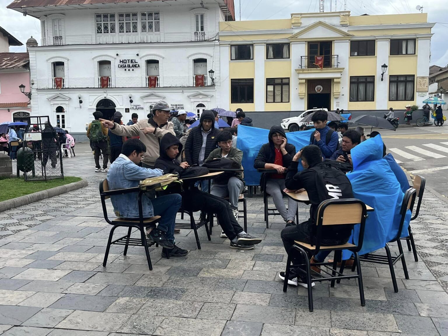 Docentes y alumnos del pedagógico de Cajamarca realizan sus clases en ...